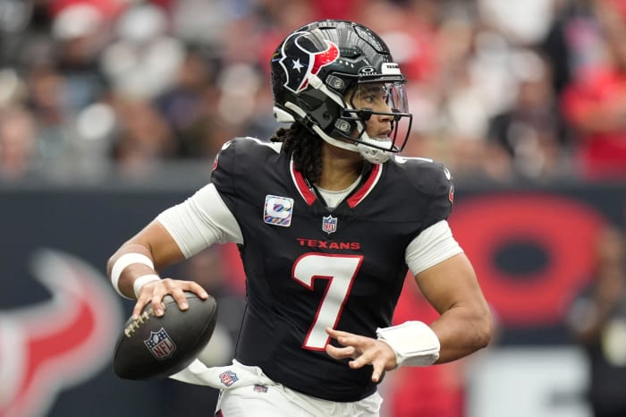 Levis throws 2 TD passes to help Titans outlast Texans 32-27