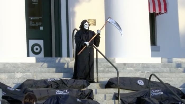 Coronavirus: Protesters line ‘body bags’ outside Florida’s state capitol