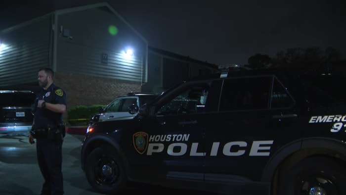 Standoff continues after suspect releases 5, 9-year-old following ...