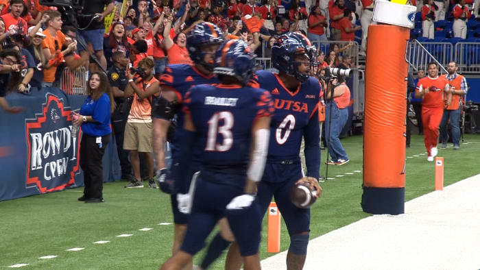 No 24 Houston Escapes With 37 35 Victory Over Utsa In 3 Ots