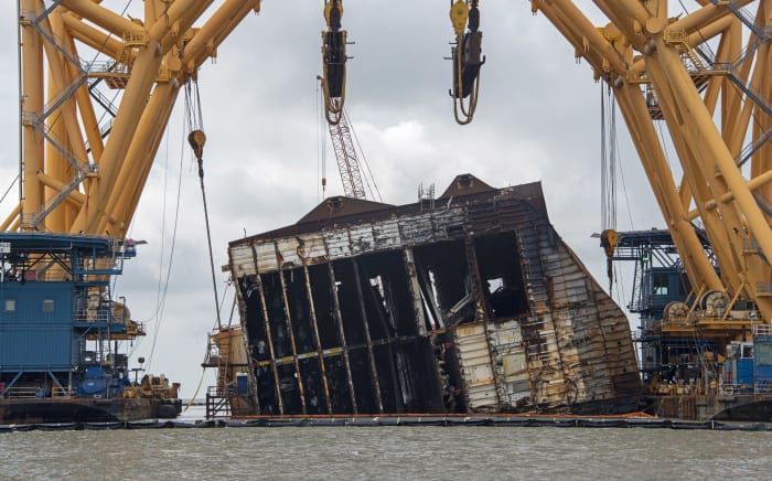 Next-to-last cut begins on Golden Ray wreckage