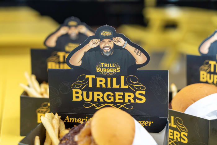 Rapper Bun B hosting toy drive, giving out free Trill Burgers on 12th ...