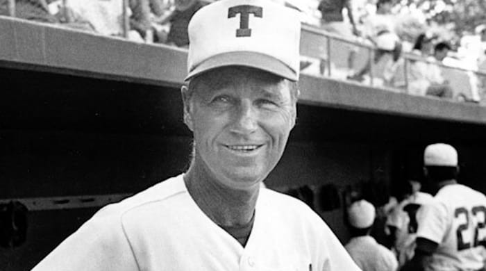 2-time Texas national champion coach Gustafson dead at 91