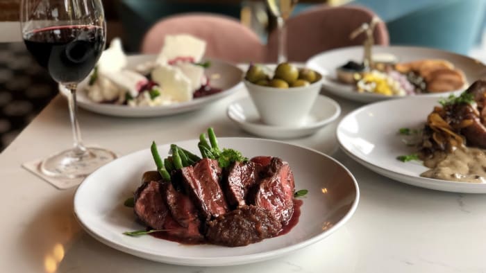 💕8 romantic restaurants to take your sweetheart for Sweetest Day