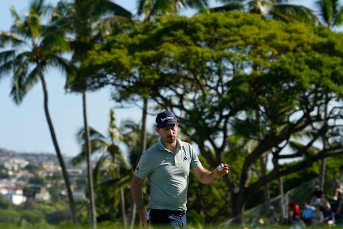 Defending champion Nick Taylor tied for Sony Open lead