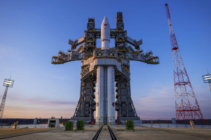 Russia aborts planned test launch of new heavy-lift space rocket