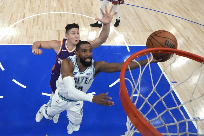 Suns guard Grayson Allen aggravates ankle injury vs. Timberwolves ...