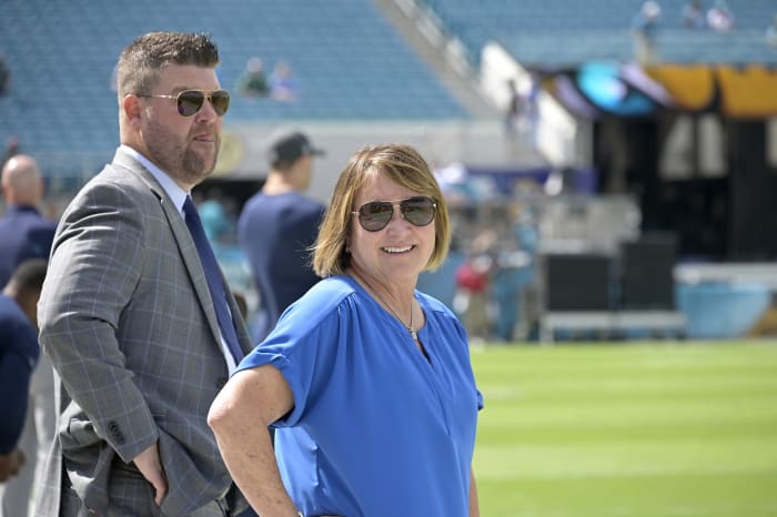 Titans owner fires GM Jon Robinson in his 7th season