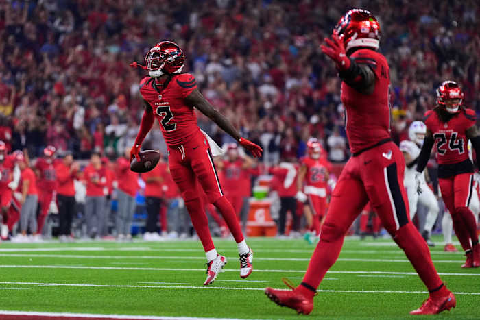 Texans get 8 sacks and Bullock forces 3 turnovers in Houston's 23-19 ...