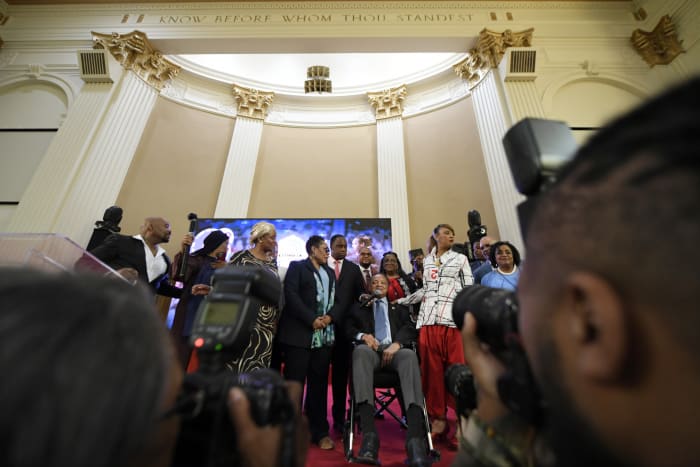 The Rev. Jesse Jackson steps down as leader of civil rights group he ...