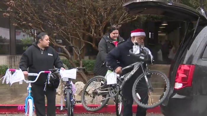 The Salvation Army of Orlando kicks off annual Angel Tree program. Here ...