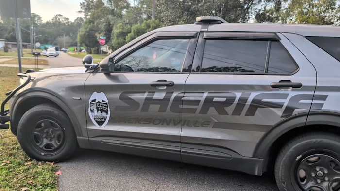 Woman shot in hand by another woman during fight in Magnolia Gardens ...