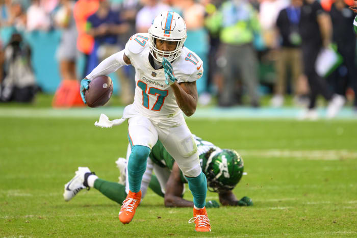 Dolphins agree to 3-year, $84.75 million contract extension with WR ...