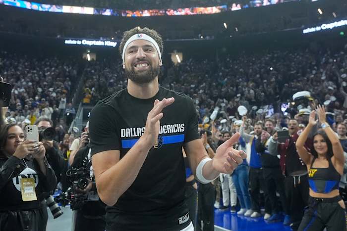 Klay Thompson returns to cheers from some 400 Warriors employees
