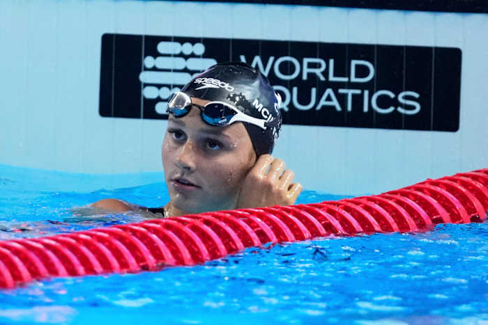 Summer McIntosh wins first gold medal at worlds in her quest for five
