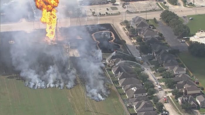PHOTOS: Sky 2 and viewer images show hours-long, intense pipeline fire ...