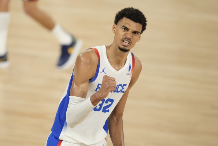 3-point barrage carries Team USA onto gold medal stand in victory over ...