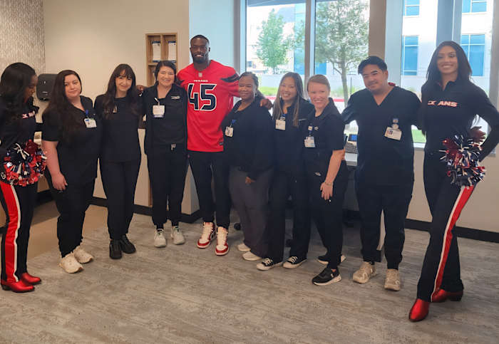 Texans’ E.J. Speed visits cancer patients at Houston Methodist Hospital ...