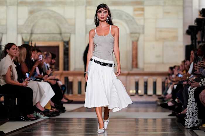 Tory Burch takes her latest collection to the bank for New York Fashion ...