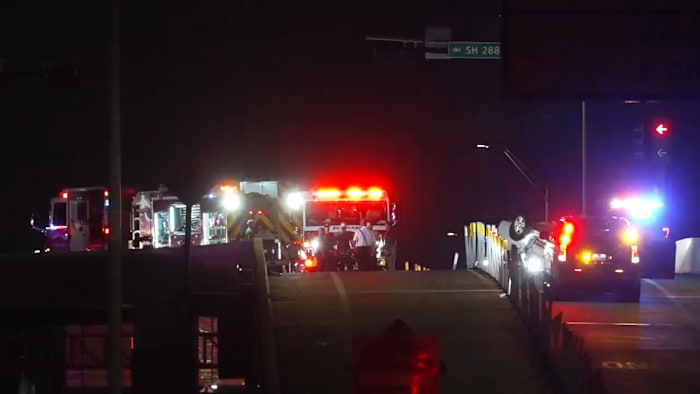 1 dead, 3 hurt after rollover crash in Pearland toll lane on Highway 288