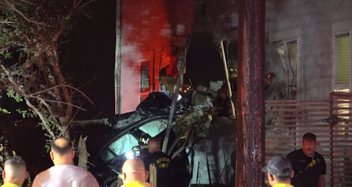 Houston Police investigating deadly crash after car slams into house in ...