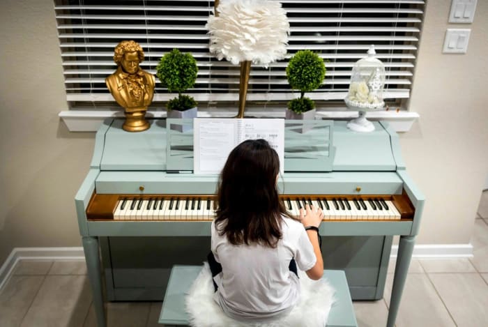 Federal judge says Houston-area students defying dress code ban on long ...