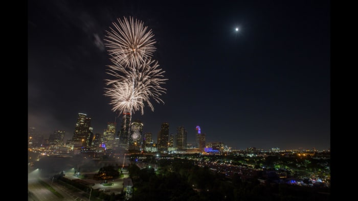 Houston_fireworks_displays