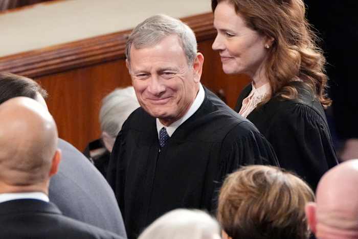 Chief justice lets Trump remove member of Federal Trade Commission for now