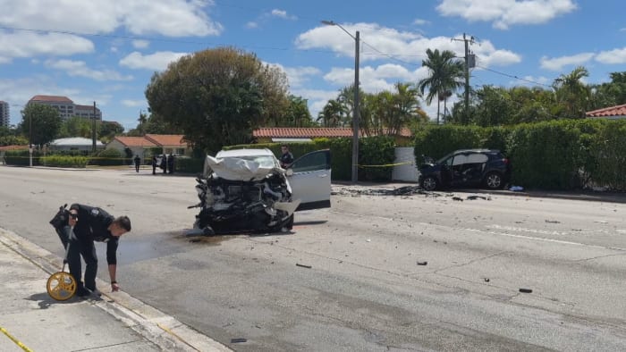 Head-on crash between SUVs kills 1 in Coral Gables