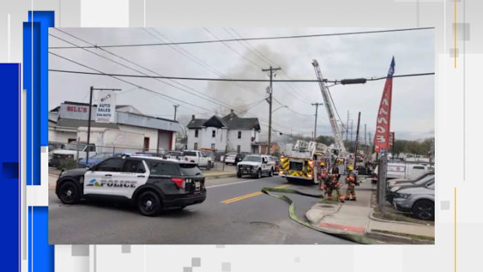 Patient in critical condition after Southeast Roanoke house fire