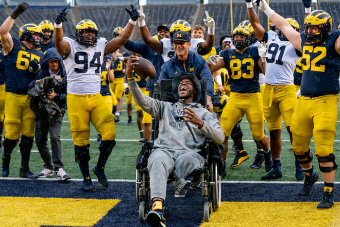 Beloved Michigan football fan ‘Meechie’ Walker dies after battle with ...