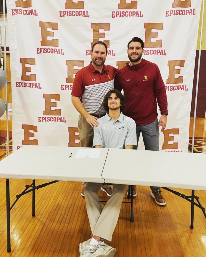 Episcopal’s sharpshooting Mark Flakus will stay in town, signs with UNF