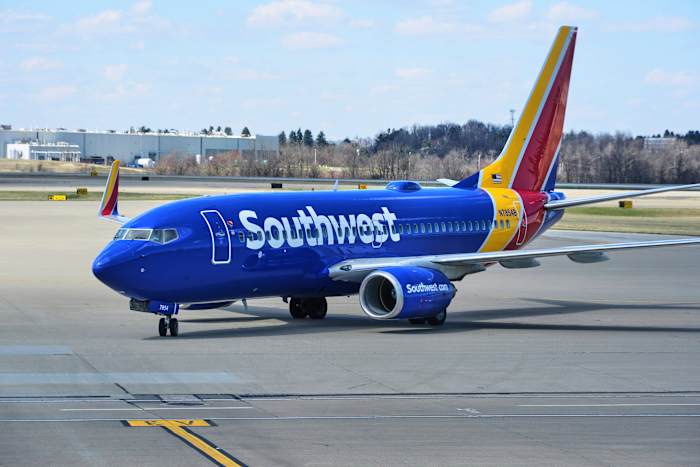 Southwest Airlines flight abruptly drops roughly 400 feet to avoid mid ...