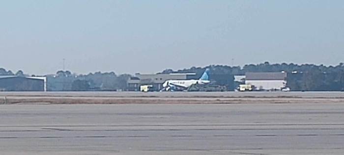 FAA officials say passengers deplaned from a United Airlines flight in ...