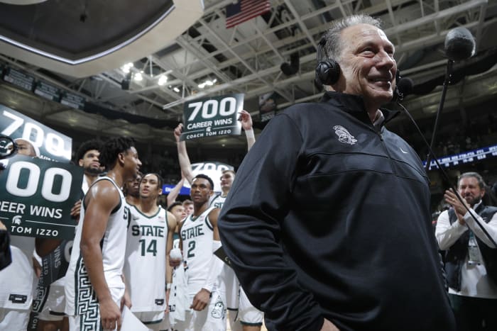 Izzo claims 700th victory in Michigan State's 81-62 romp over Michigan