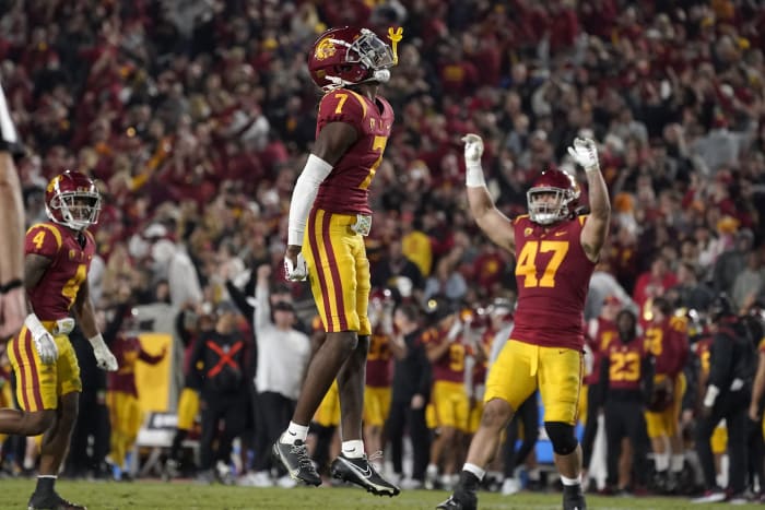 Source: USC safety Calen Bullock visited Texans