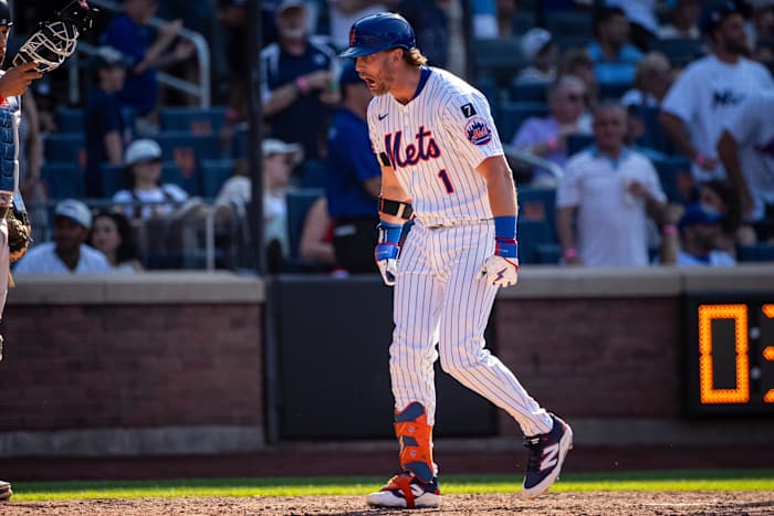 McNeil's 2-run homer in 7th off Weaver lifts Mets over Yankees 6-5 in ...