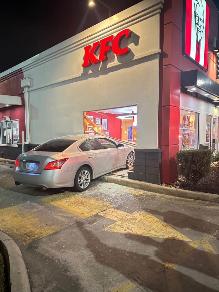Vehicle crashes into KFC restaurant during high-speed chase ...