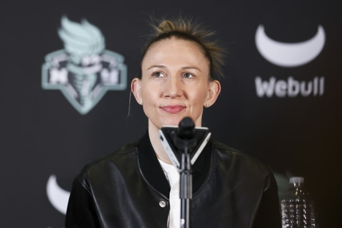 Vandersloot hesitated to join WNBA super team in New York due to mom's ...