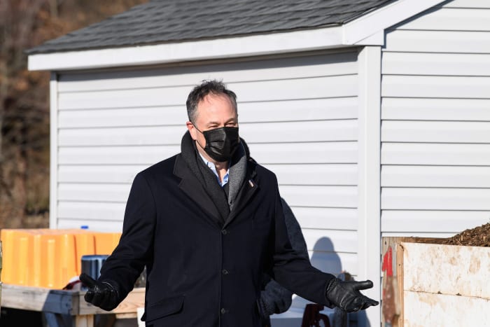 Nation's first second gentleman makes first solo outing