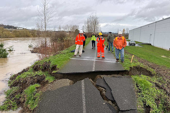Crews use sandbags to shore up levee breach near Seattle after failure ...