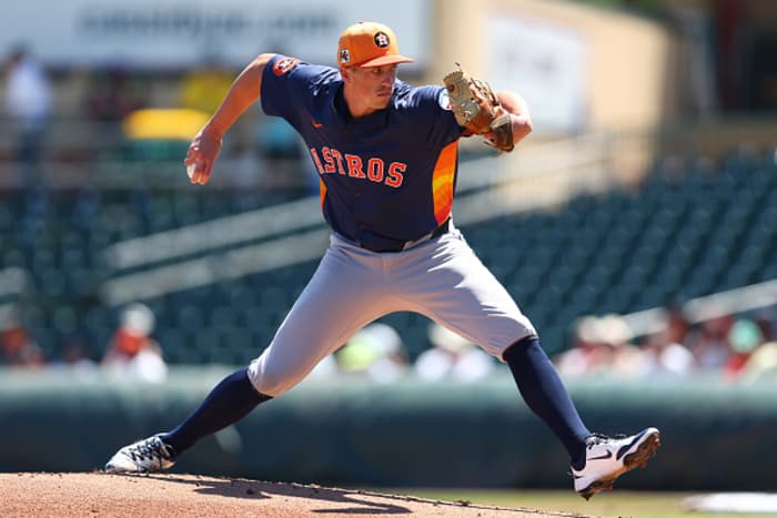 Source: Astros to call up righty Logan VanWey
