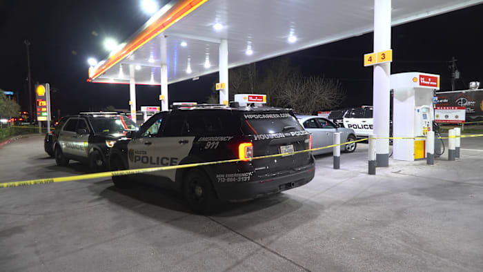 Fight turns into deadly shooting outside SE Houston gas station, gunman ...