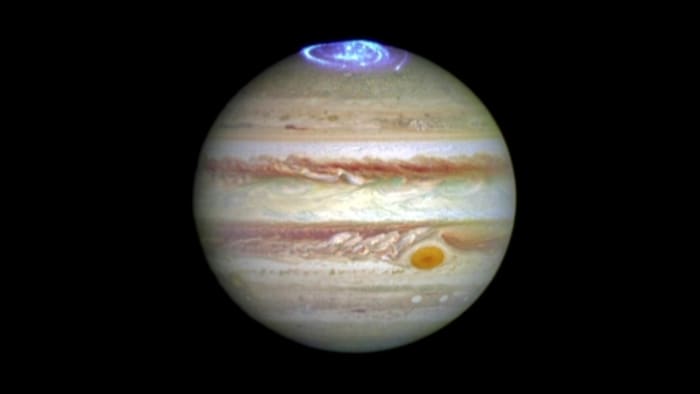 VIDEO: Jupiter's auroras light up planet