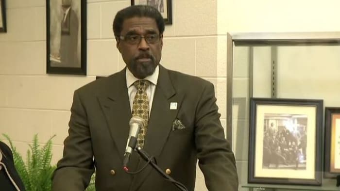 Detroit Public Schools EM Darnell Earley resigns from position