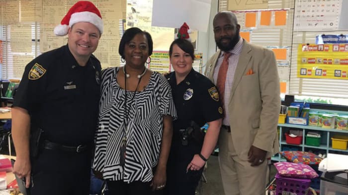 Undercover 'elves' spread holiday cheer