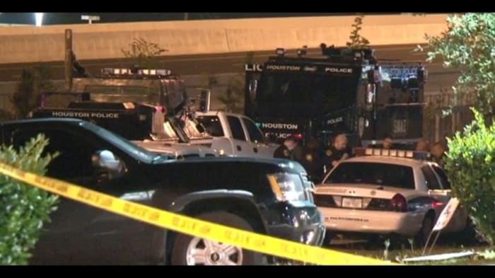 Police: Chase ends in SWAT scene in northwest Harris County