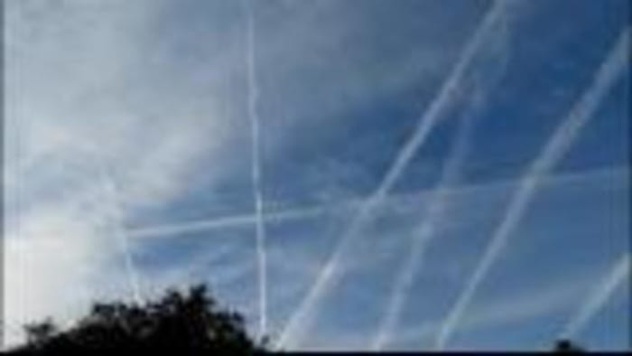 Steve Browne explains difference between short and long contrails