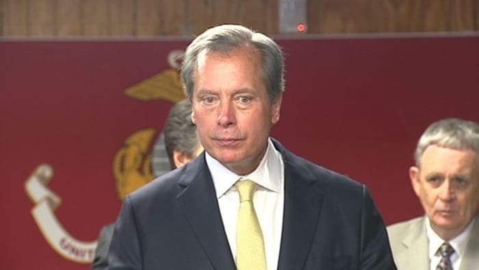 Former Texas Lt. Gov. David Dewhurst suffers fractured ribs after ...