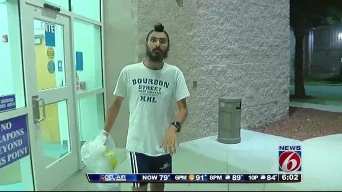 Accused Disney groper walks back into jail after seeing News 6 camera Accused Disney groper walks back into jail after seeing News 6 camera